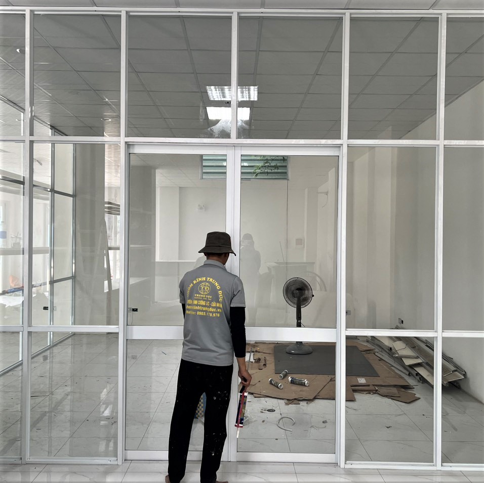 Làm phòng nhôm kính giá bao nhiêu - Nhôm kính Thành Đức